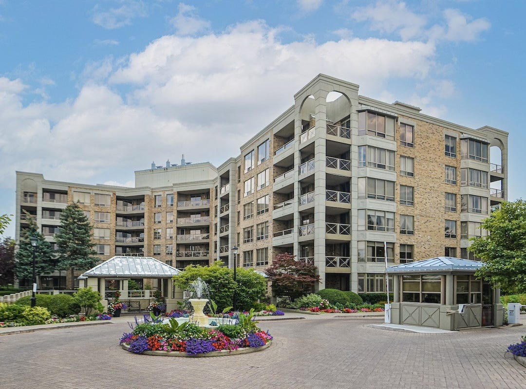 215 The Donway W, North York, ON M3B 3P5, Canada, Toronto, Ontario ...