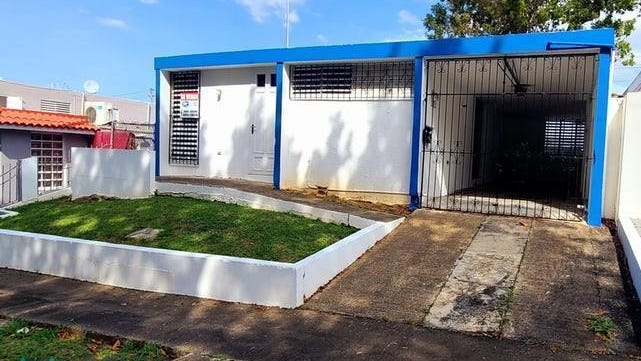Bloque 14 URB. MIRAFLORES, Bayamón, Bayamón, Adjuntas 00782 House for ...