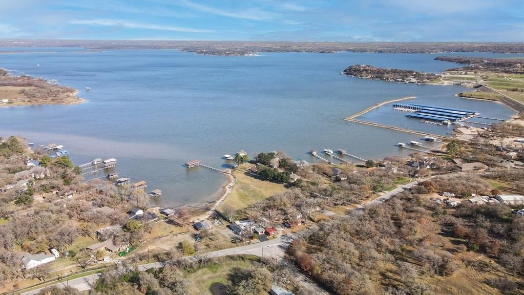 560 Lakeside Drive, Azle, TX 76020 House for Sale - realestate.com.au